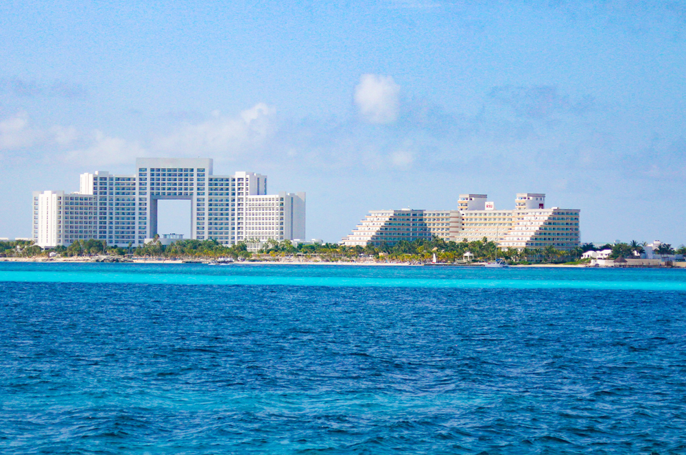 Destino: Cancún | Living to Travel